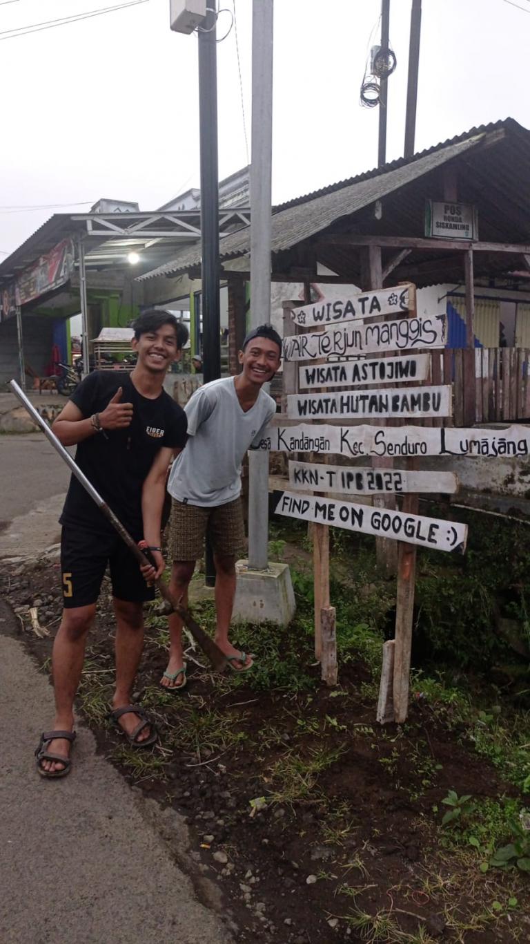 Pemasangan Plang Wisata Desa Kandangan - Website Desa Kandangan